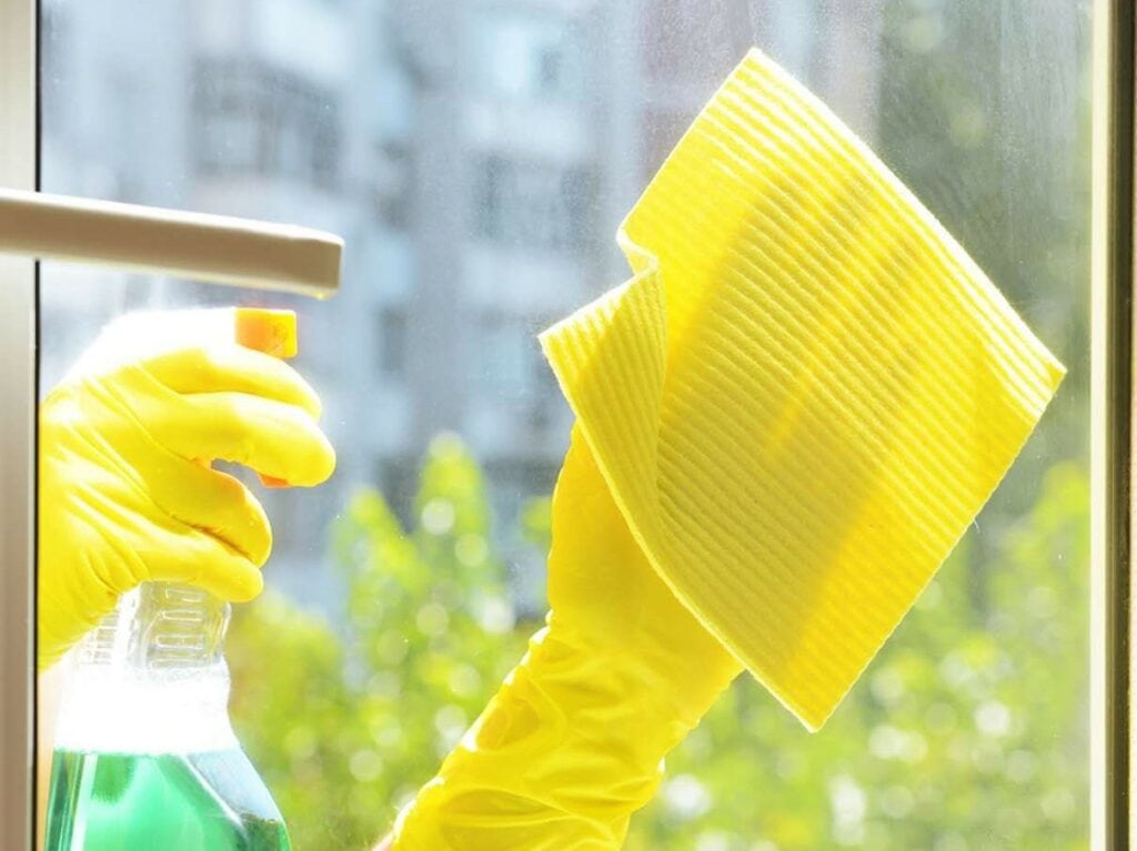A Manufacturer’s Guide to Glass Cleaners - STPP Group